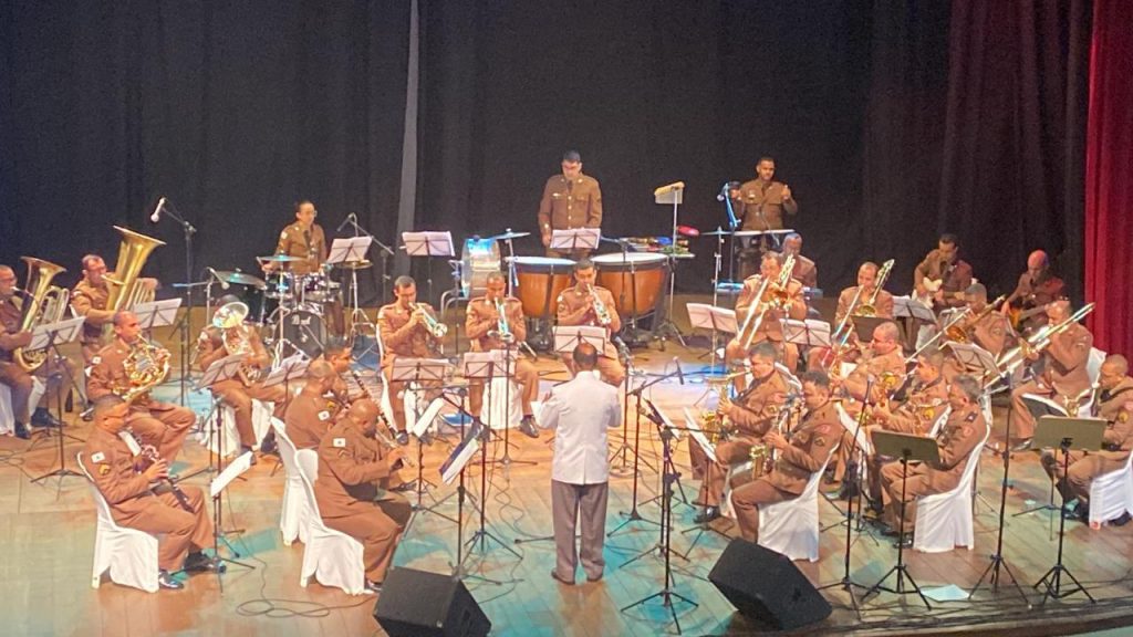 Banda de Música da Polícia Militar se Apresenta em Concerto Natalino ...